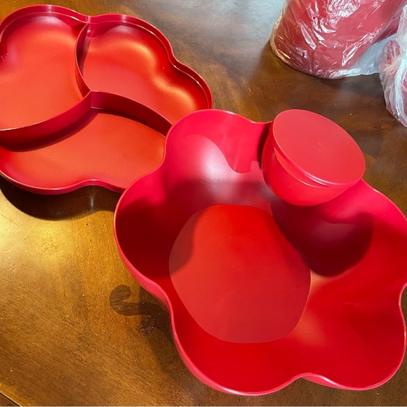 Tupperware | Dining | Tupperware Chip N Dipsalad Bowl With Dipdressing ...